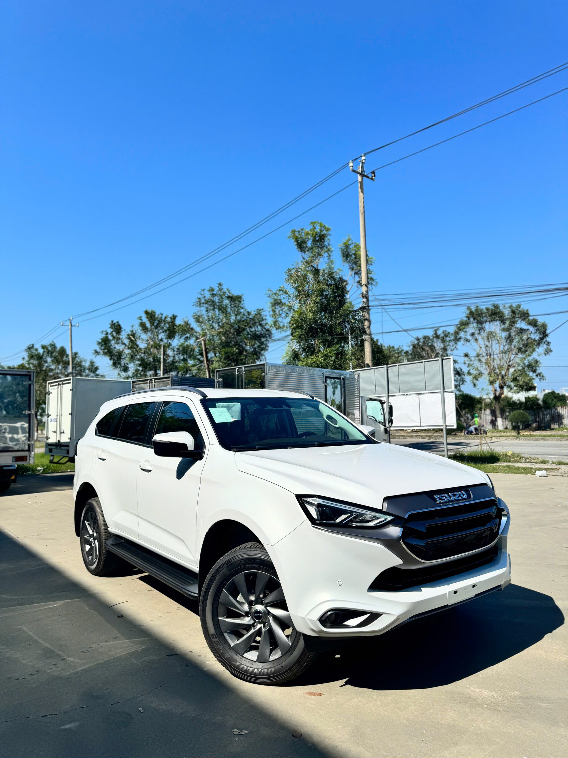 Bán xe Isuzu Mux Premium 4x4 at - full option - 2023.