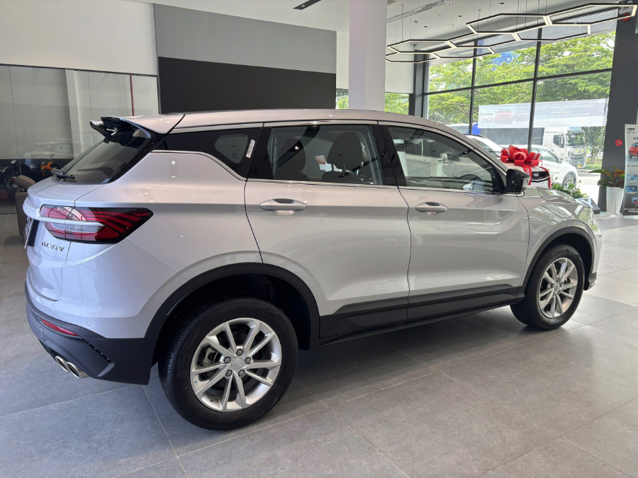 Bán xe Geely Coolray Standard màu bạc